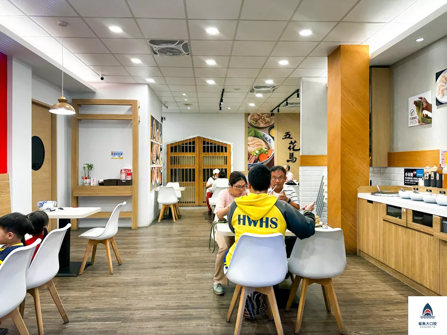 【大雅美食】五花馬水餃館，免費小米粥吃到飽，大雅麵食推薦（菜單） @鯊魚大口咬