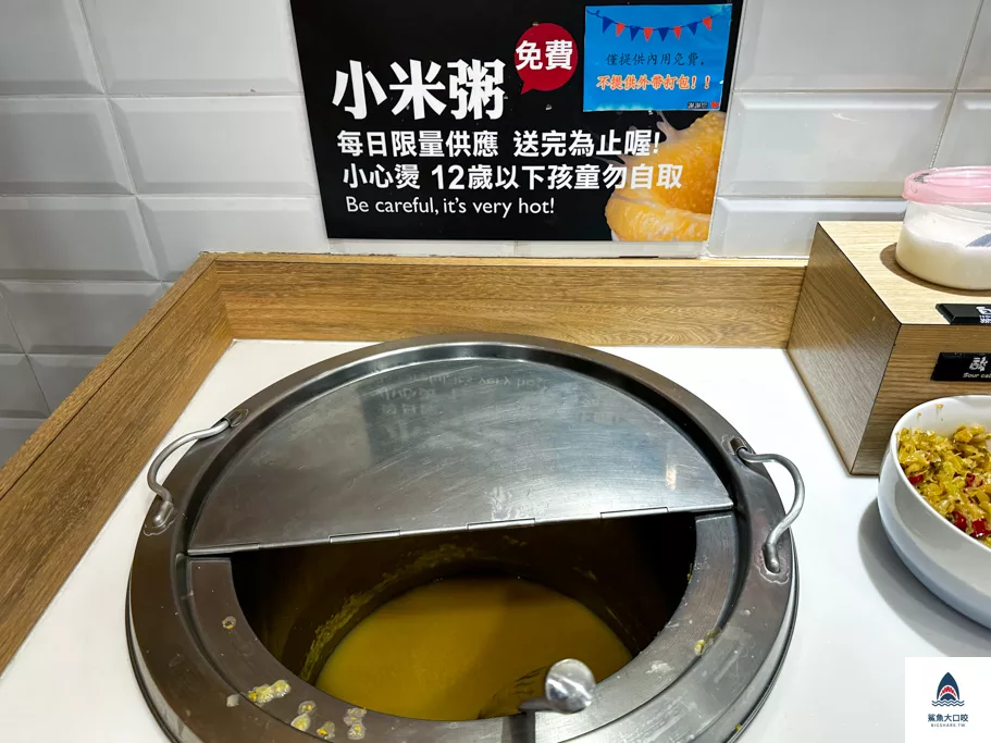 【大雅美食】五花馬水餃館，免費小米粥吃到飽，大雅麵食推薦（菜單） @鯊魚大口咬