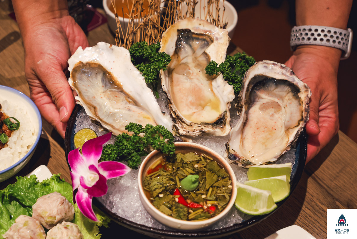 【信義美食】君曜雞湯，最強滋陰補陽濃郁黃金雞湯鍋！ @鯊魚大口咬