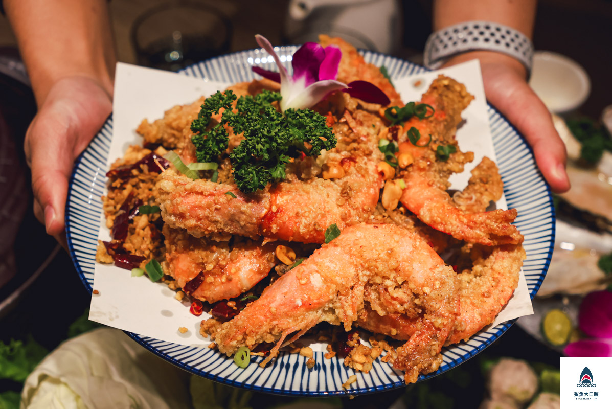 【信義美食】君曜雞湯，最強滋陰補陽濃郁黃金雞湯鍋！ @鯊魚大口咬