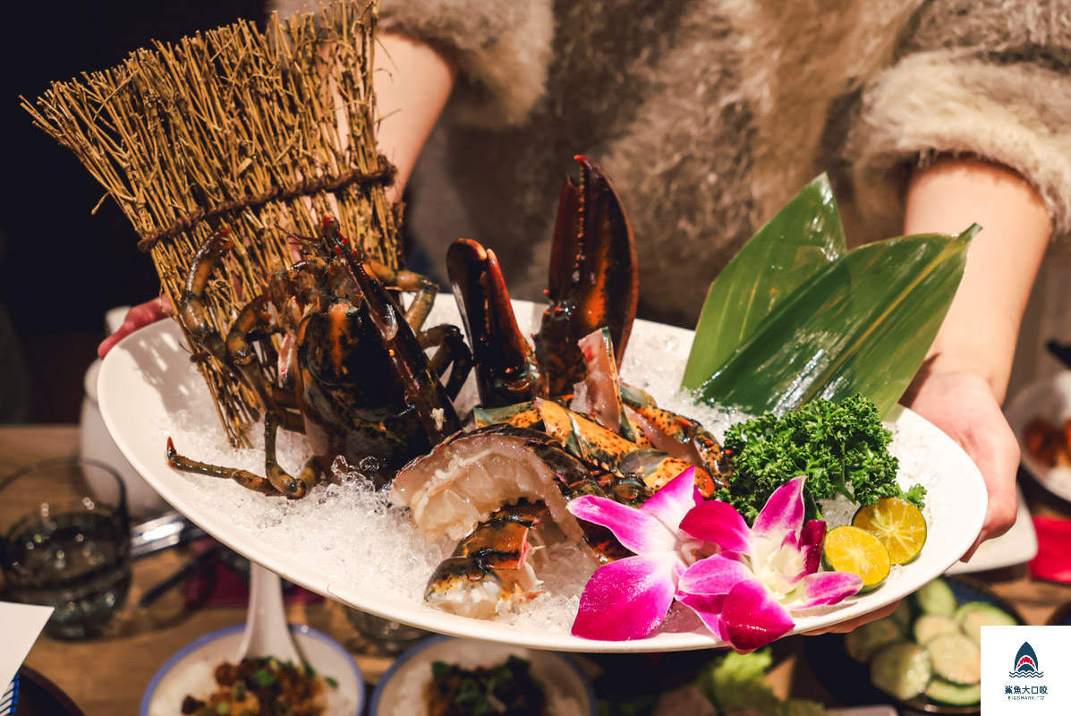 【信義美食】君曜雞湯，最強滋陰補陽濃郁黃金雞湯鍋！ @鯊魚大口咬