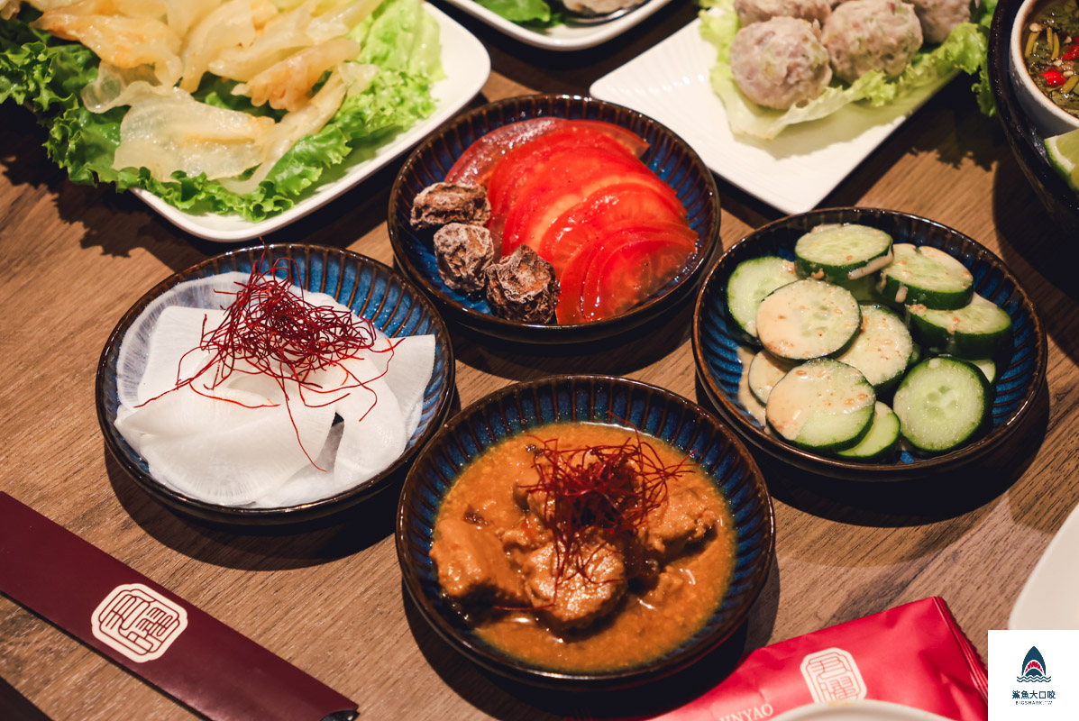 【信義美食】君曜雞湯，最強滋陰補陽濃郁黃金雞湯鍋！ @鯊魚大口咬